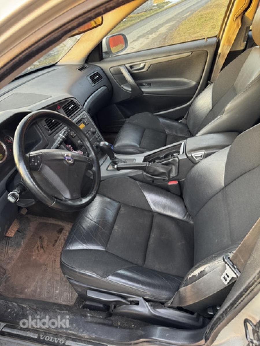 Grey Volvo V70 2007 in Haapsalu, with an engine capacity of 2.40 L and mileage of 0 thousand km for 2500 €, photo 6 on AUTOMOTO.COM.LV