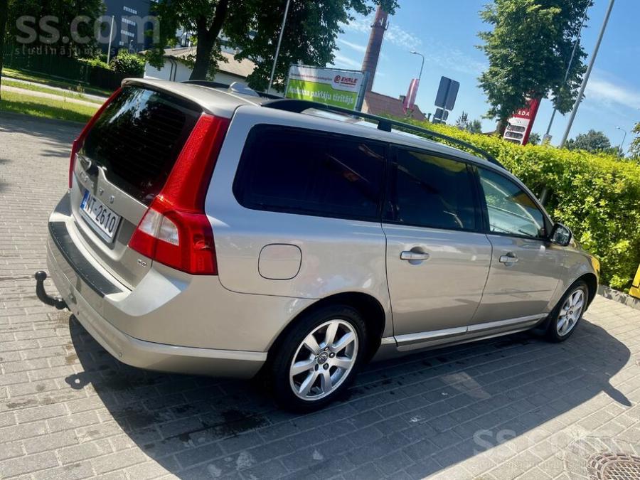 Grey Volvo V70 2007 in Jelgava, with an engine capacity of 2.40 L and mileage of 291 thousand km for 3700 €, photo 1 on AUTOMOTO.COM.LV