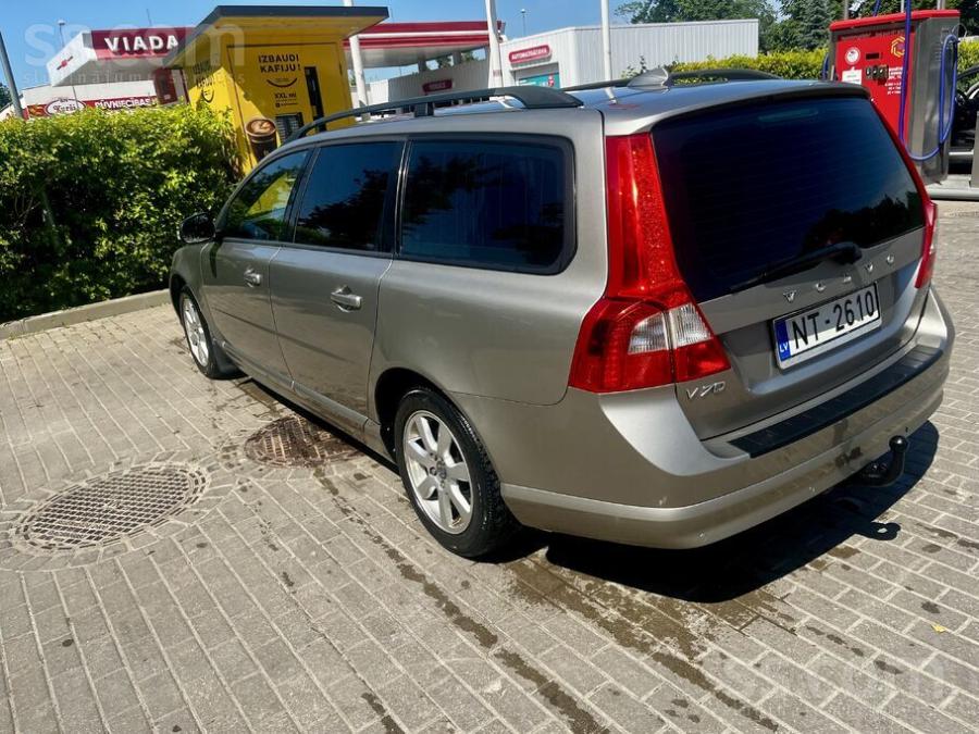 Grey Volvo V70 2007 in Jelgava, with an engine capacity of 2.40 L and mileage of 291 thousand km for 3700 €, photo 3 on AUTOMOTO.COM.LV