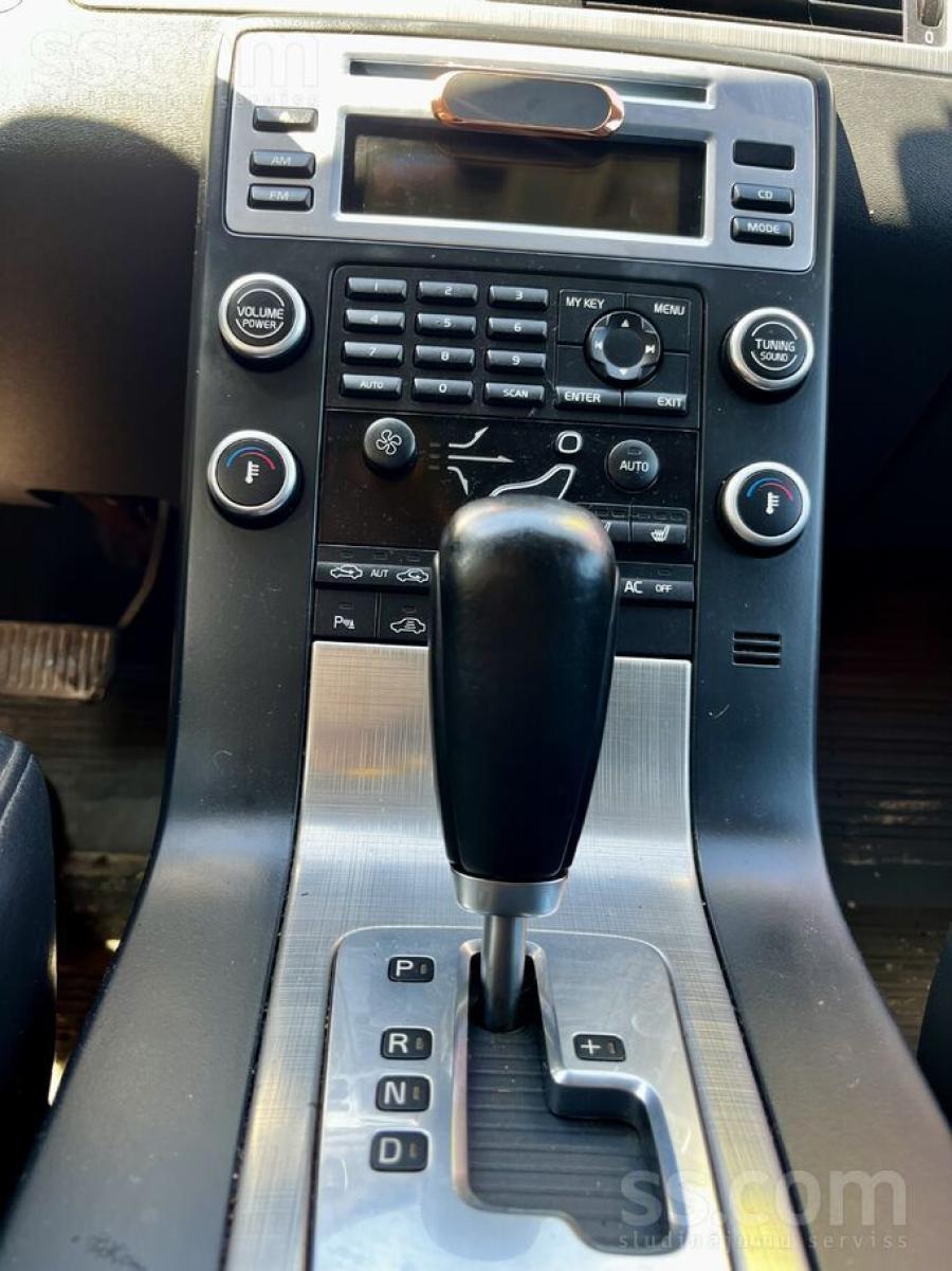 Grey Volvo V70 2007 in Jelgava, with an engine capacity of 2.40 L and mileage of 291 thousand km for 3700 €, photo 13 on AUTOMOTO.COM.LV