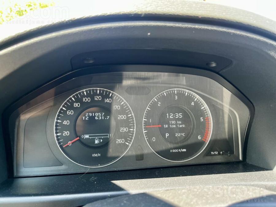 Grey Volvo V70 2007 in Jelgava, with an engine capacity of 2.40 L and mileage of 291 thousand km for 3700 €, photo 14 on AUTOMOTO.COM.LV
