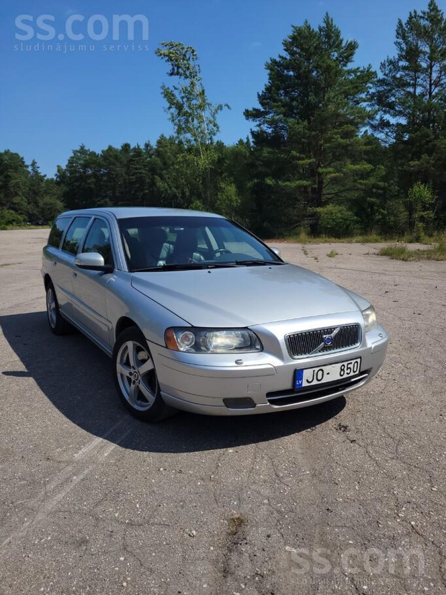 Pelēks Volvo V70 2007 Tukums, ar dzinēja tilpumu 2.40 L un nobraukumu 595 tūkst. km par 2800 €, foto 3 vietnē AUTOMOTO.COM.LV