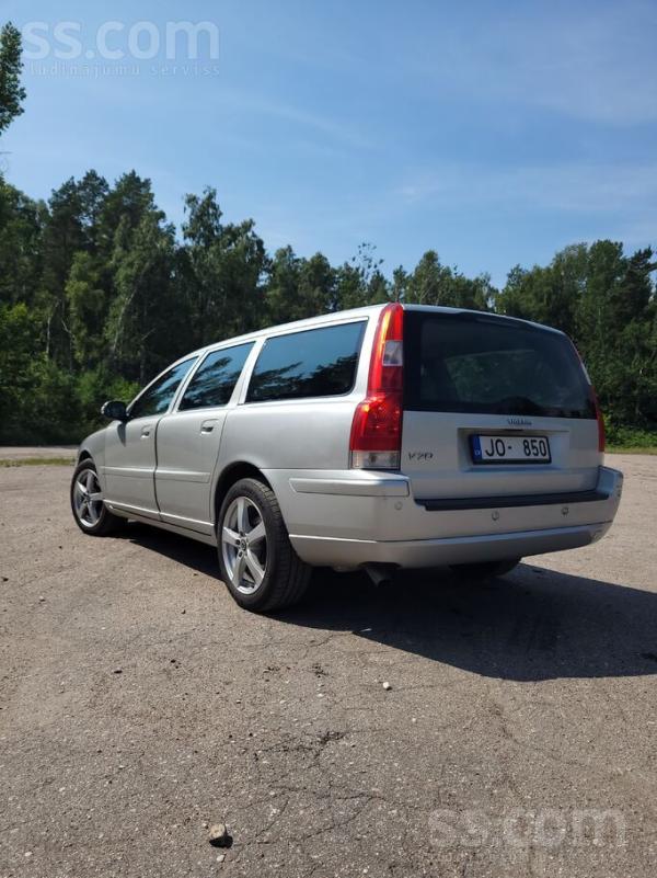 Grey Volvo V70 2007 in Tukums, with an engine capacity of 2.40 L and mileage of 595 thousand km for 2800 €, photo 3 on AUTOMOTO.COM.LV