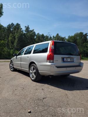 Pelēks Volvo V70 2007 Tukums, ar dzinēja tilpumu 2.40 L un nobraukumu 595 tūkst. km par 2800 €, foto 4 vietnē AUTOMOTO.COM.LV