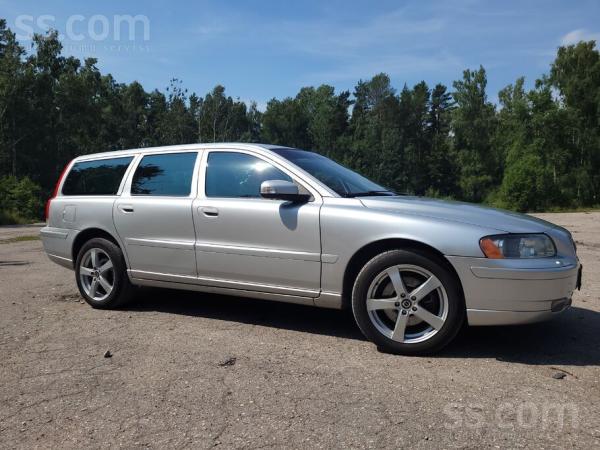 Grey Volvo V70 2007 in Tukums, with an engine capacity of 2.40 L and mileage of 595 thousand km for 2800 €, photo 4 on AUTOMOTO.COM.LV