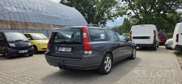Pelēks Volvo V70 2007 Valmiera, ar dzinēja tilpumu 2.40 L un nobraukumu 471 tūkst. km par 1600 €, foto 3 vietnē AUTOMOTO.COM.LV