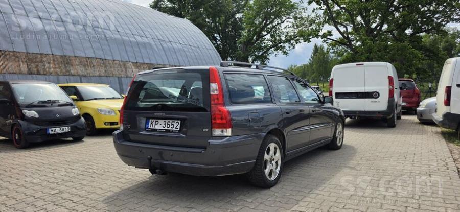 Grey Volvo V70 2007 in Valmiera, with an engine capacity of 2.40 L and mileage of 471 thousand km for 1600 €, photo 4 on AUTOMOTO.COM.LV