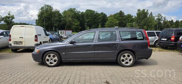 Pelēks Volvo V70 2007 Valmiera, ar dzinēja tilpumu 2.40 L un nobraukumu 471 tūkst. km par 1600 €, foto 5 vietnē AUTOMOTO.COM.LV