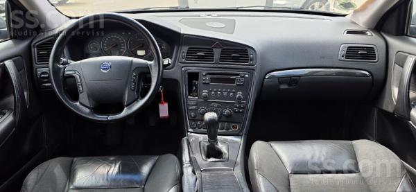 Pelēks Volvo V70 2007 Valmiera, ar dzinēja tilpumu 2.40 L un nobraukumu 471 tūkst. km par 1600 €, foto 7 vietnē AUTOMOTO.COM.LV