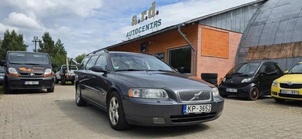 Pelēks Volvo V70 2007 Valmiera, ar dzinēja tilpumu 2.40 L un nobraukumu 471 tūkst. km par 1600 €, foto 1 vietnē AUTOMOTO.COM.LV