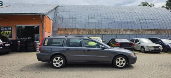 Pelēks Volvo V70 2007 Valmiera, ar dzinēja tilpumu 2.40 L un nobraukumu 471 tūkst. km par 1600 €, foto 2 vietnē AUTOMOTO.COM.LV