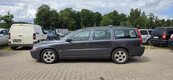 Pelēks Volvo V70 2007 Valmiera, ar dzinēja tilpumu 2.40 L un nobraukumu 471 tūkst. km par 1600 €, foto 5 vietnē AUTOMOTO.COM.LV