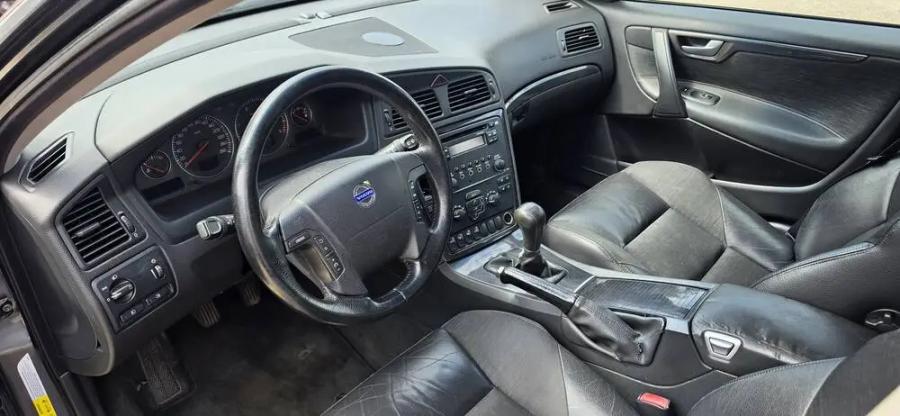 Grey Volvo V70 2007 in Valmiera, with an engine capacity of 2.40 L and mileage of 471 thousand km for 1600 €, photo 9 on AUTOMOTO.COM.LV