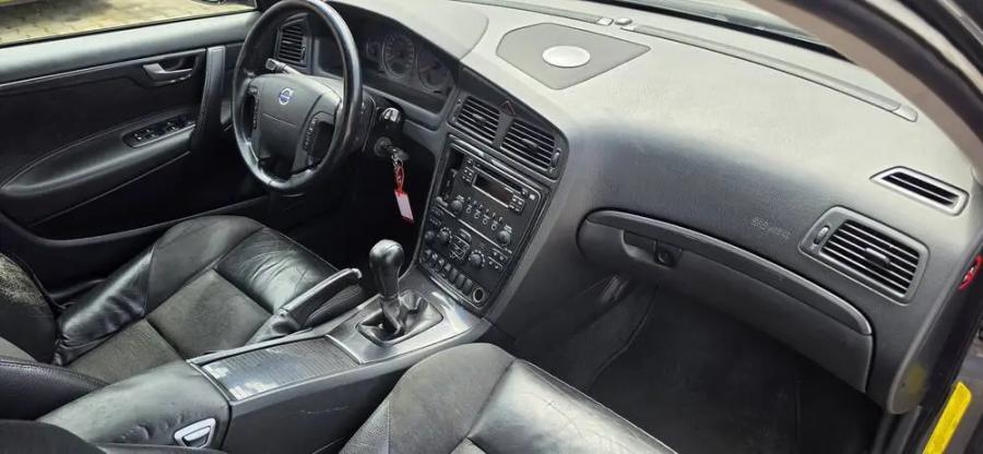 Grey Volvo V70 2007 in Valmiera, with an engine capacity of 2.40 L and mileage of 471 thousand km for 1600 €, photo 10 on AUTOMOTO.COM.LV