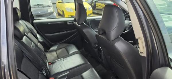 Pelēks Volvo V70 2007 Valmiera, ar dzinēja tilpumu 2.40 L un nobraukumu 471 tūkst. km par 1600 €, foto 10 vietnē AUTOMOTO.COM.LV