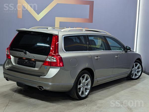 Grey Volvo V70 2007 in Jurmala, with an engine capacity of 3.00 L and mileage of 0 thousand km for 6950 €, photo 4 on AUTOMOTO.COM.LV