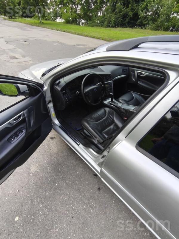 Pelēks Volvo V70 2007 Rīga, ar dzinēja tilpumu 2.40 L un nobraukumu 412 tūkst. km par 2755 €, foto 7 vietnē AUTOMOTO.COM.LV