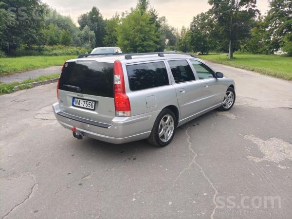 Pelēks Volvo V70 2007 Rīga, ar dzinēja tilpumu 2.40 L un nobraukumu 412 tūkst. km par 2755 €, foto 2 vietnē AUTOMOTO.COM.LV