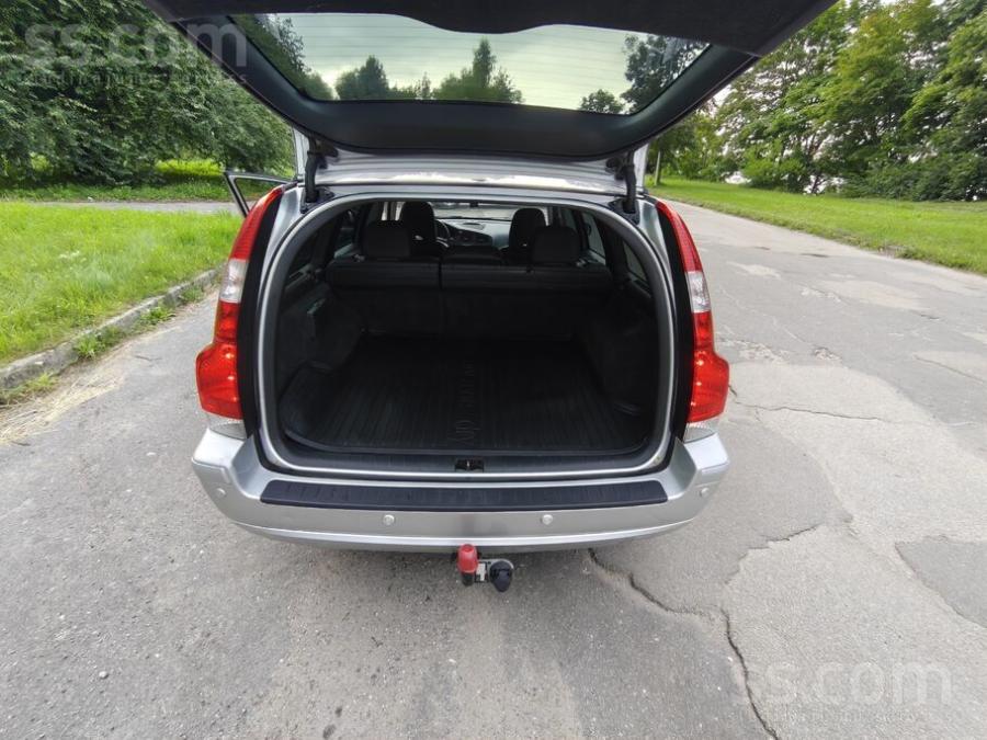 Pelēks Volvo V70 2007 Rīga, ar dzinēja tilpumu 2.40 L un nobraukumu 412 tūkst. km par 2755 €, foto 4 vietnē AUTOMOTO.COM.LV