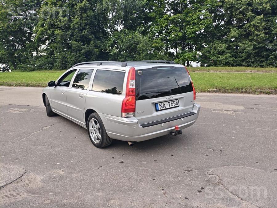 Pelēks Volvo V70 2007 Rīga, ar dzinēja tilpumu 2.40 L un nobraukumu 412 tūkst. km par 2755 €, foto 9 vietnē AUTOMOTO.COM.LV