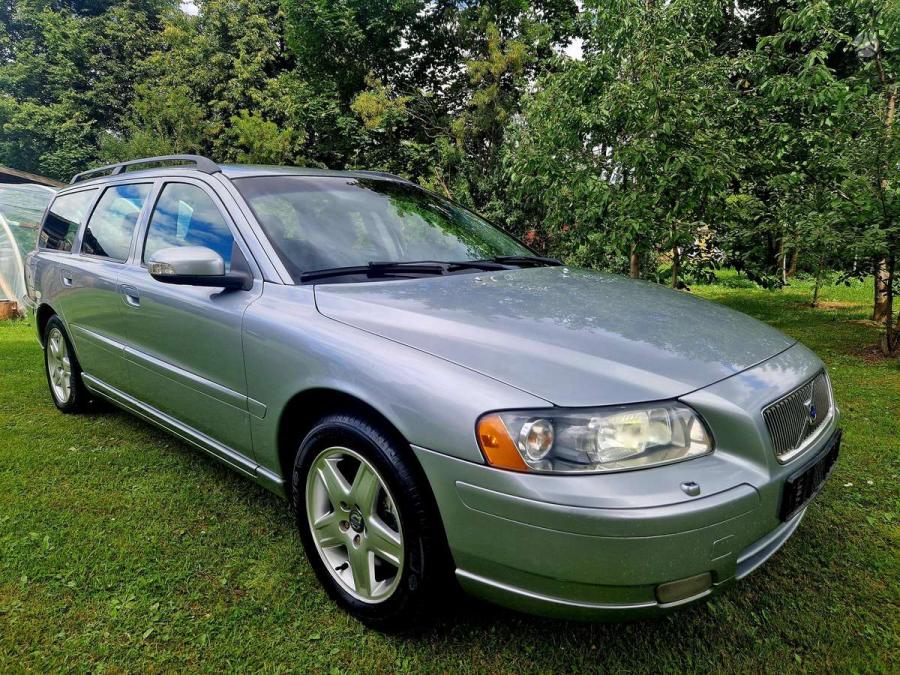 Pelēks Volvo V70 2007 Kauņa, ar dzinēja tilpumu 2.40 L un nobraukumu 320 tūkst. km par 2650 €, foto 1 vietnē AUTOMOTO.COM.LV
