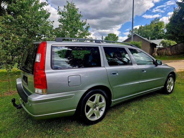 Grey Volvo V70 2007 in Kaunas, with an engine capacity of 2.40 L and mileage of 320 thousand km for 2650 €, photo 4 on AUTOMOTO.COM.LV