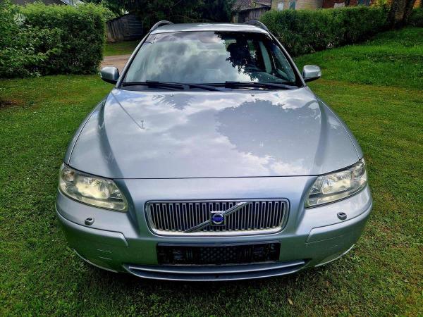 Grey Volvo V70 2007 in Kaunas, with an engine capacity of 2.40 L and mileage of 320 thousand km for 2650 €, photo 6 on AUTOMOTO.COM.LV