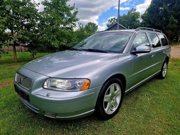Grey Volvo V70 2007 in Kaunas, with an engine capacity of 2.40 L and mileage of 320 thousand km for 2650 €, photo 8 on AUTOMOTO.COM.LV