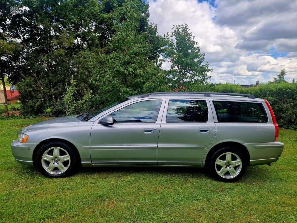 Grey Volvo V70 2007 in Kaunas, with an engine capacity of 2.40 L and mileage of 320 thousand km for 2650 €, photo 10 on AUTOMOTO.COM.LV