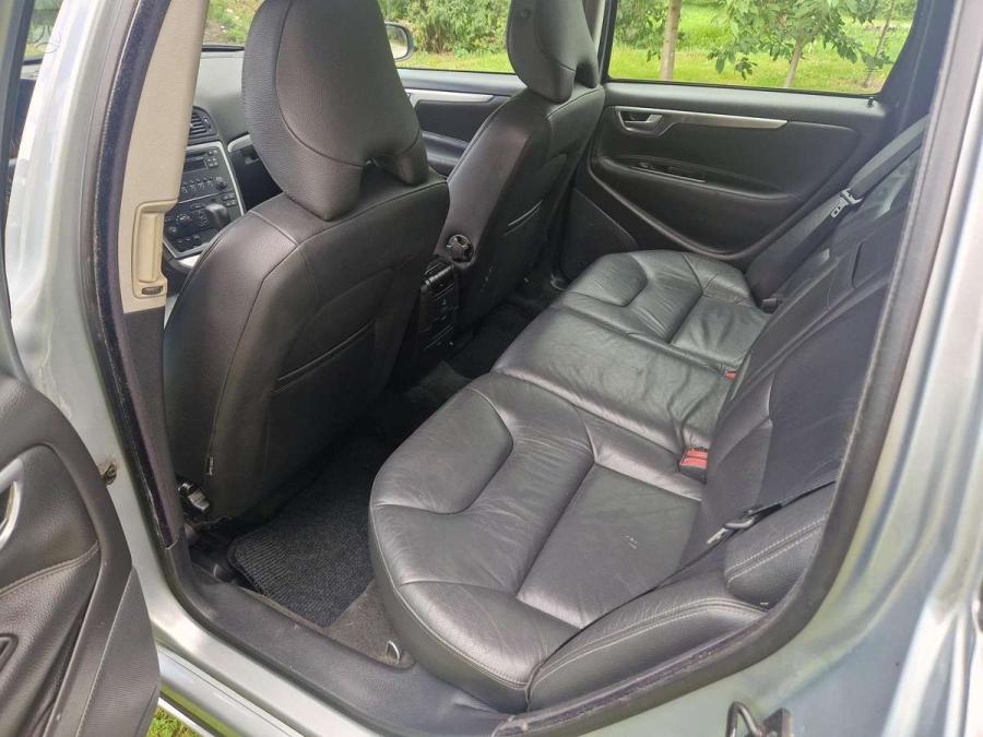 Pelēks Volvo V70 2007 Kauņa, ar dzinēja tilpumu 2.40 L un nobraukumu 320 tūkst. km par 2650 €, foto 15 vietnē AUTOMOTO.COM.LV