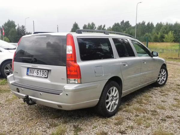 Grey Volvo V70 2007 in Kuldiga, with an engine capacity of 2.40 L and mileage of 382 thousand km for 2750 €, photo 2 on AUTOMOTO.COM.LV