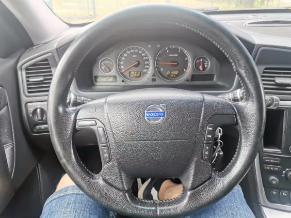 Grey Volvo V70 2007 in Kuldiga, with an engine capacity of 2.40 L and mileage of 382 thousand km for 2750 €, photo 8 on AUTOMOTO.COM.LV