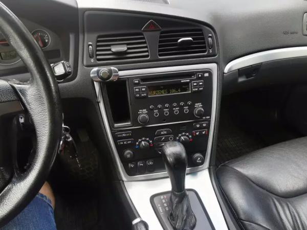 Grey Volvo V70 2007 in Kuldiga, with an engine capacity of 2.40 L and mileage of 382 thousand km for 2750 €, photo 9 on AUTOMOTO.COM.LV