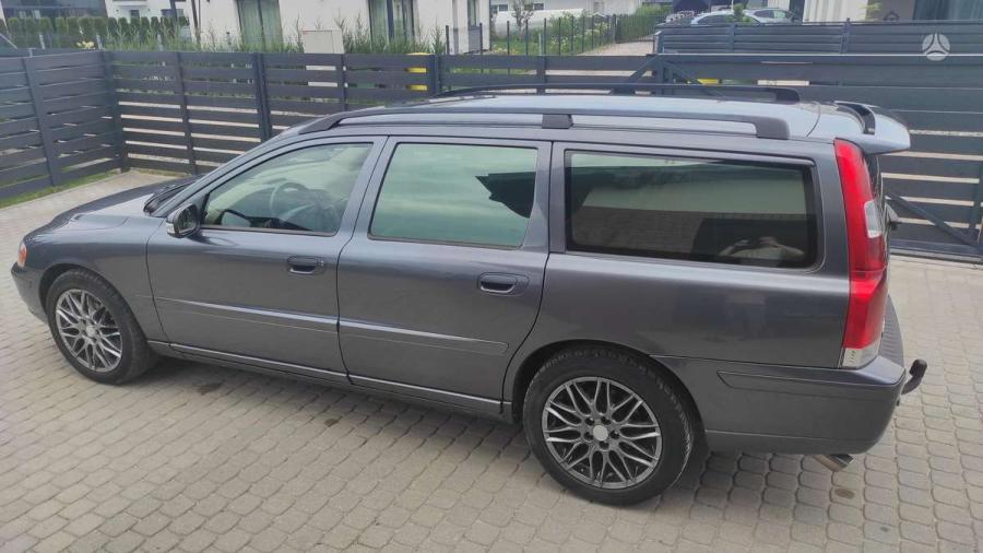 Pelēks Volvo V70 2007 Kretinga, ar dzinēja tilpumu 2.40 L un nobraukumu 359 tūkst. km par 1900 €, foto 4 vietnē AUTOMOTO.COM.LV