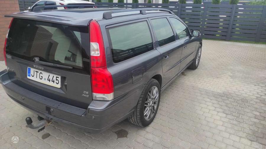 Pelēks Volvo V70 2007 Kretinga, ar dzinēja tilpumu 2.40 L un nobraukumu 359 tūkst. km par 1900 €, foto 5 vietnē AUTOMOTO.COM.LV