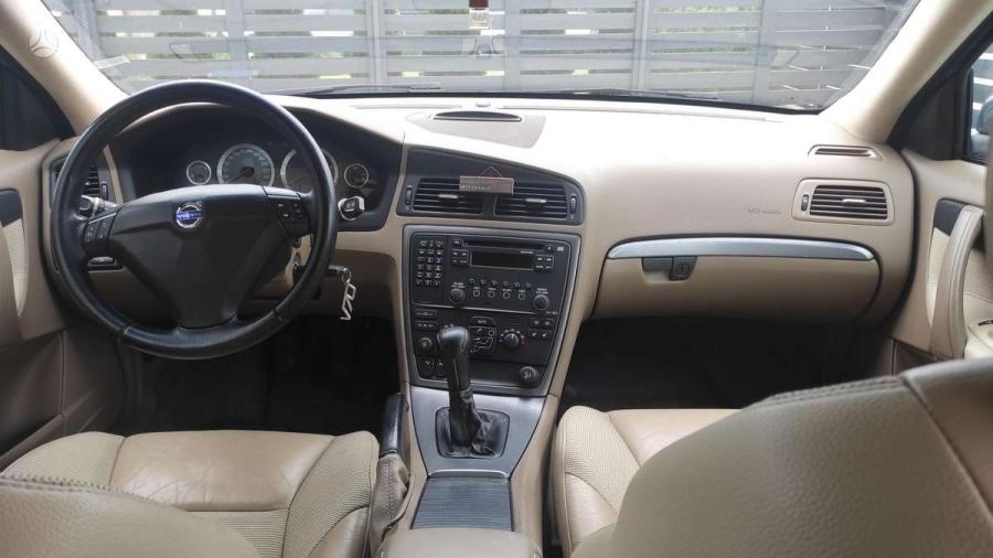 Pelēks Volvo V70 2007 Kretinga, ar dzinēja tilpumu 2.40 L un nobraukumu 359 tūkst. km par 1900 €, foto 7 vietnē AUTOMOTO.COM.LV