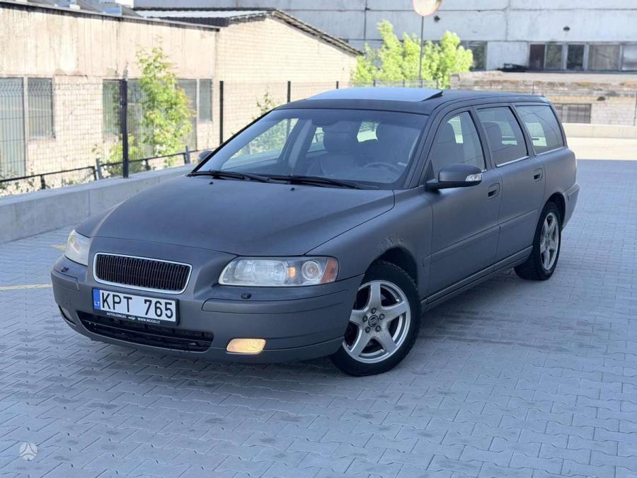 Pelēks Volvo V70 2007 Viļņa, ar dzinēja tilpumu 2.40 L un nobraukumu 365 tūkst. km par 1400 €, foto 1 vietnē AUTOMOTO.COM.LV