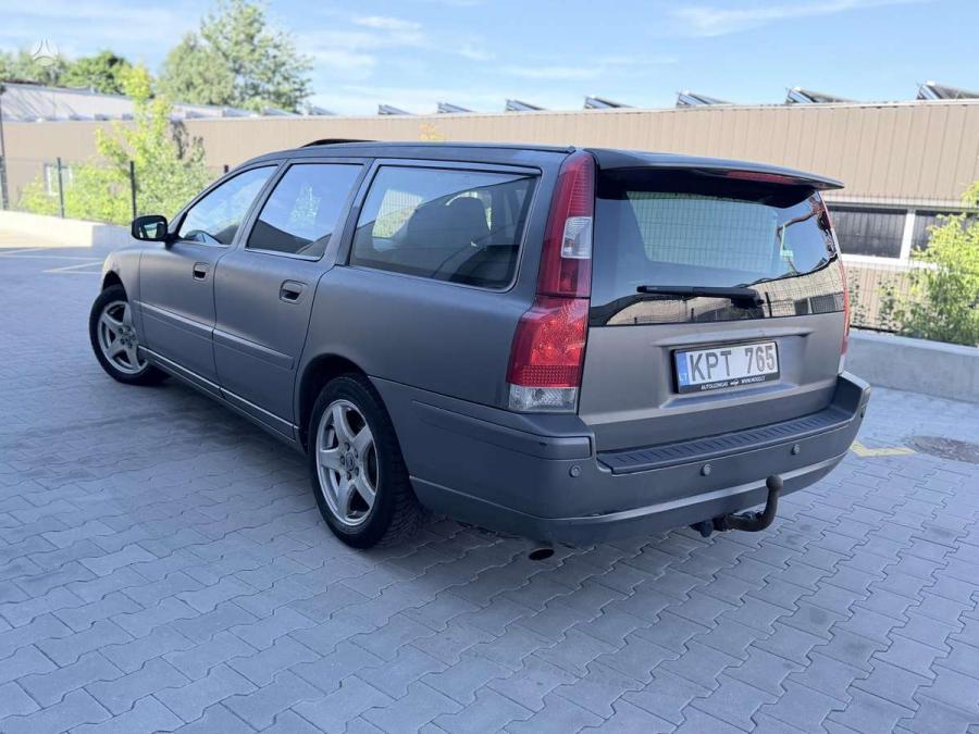 Pelēks Volvo V70 2007 Viļņa, ar dzinēja tilpumu 2.40 L un nobraukumu 365 tūkst. km par 1400 €, foto 4 vietnē AUTOMOTO.COM.LV