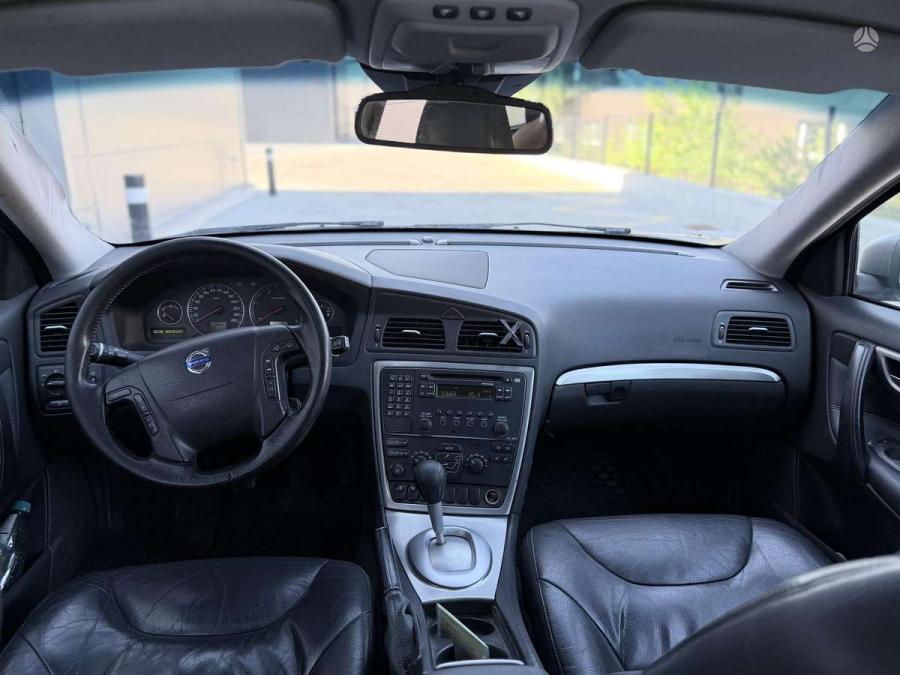 Pelēks Volvo V70 2007 Viļņa, ar dzinēja tilpumu 2.40 L un nobraukumu 365 tūkst. km par 1400 €, foto 9 vietnē AUTOMOTO.COM.LV