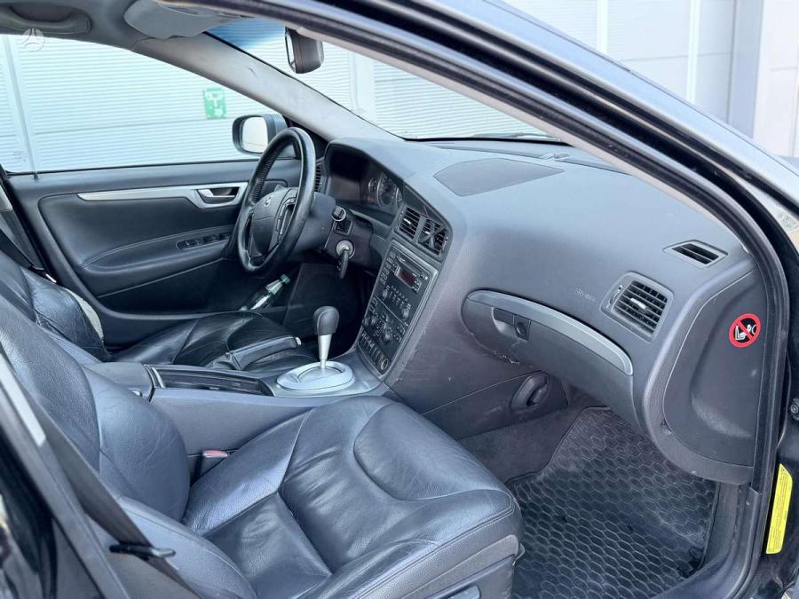 Pelēks Volvo V70 2007 Viļņa, ar dzinēja tilpumu 2.40 L un nobraukumu 365 tūkst. km par 1400 €, foto 10 vietnē AUTOMOTO.COM.LV