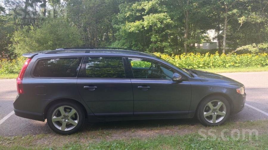 Grey Volvo V70 2007 in Aluksne, with an engine capacity of 2.40 L and mileage of 0 thousand km for 2400 €, photo 11 on AUTOMOTO.COM.LV