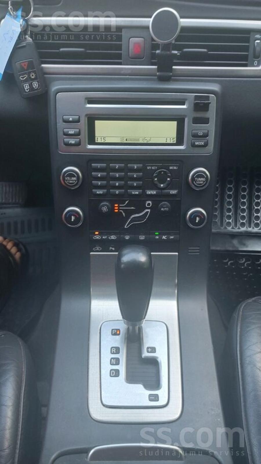 Grey Volvo V70 2007 in Aluksne, with an engine capacity of 2.40 L and mileage of 0 thousand km for 2400 €, photo 12 on AUTOMOTO.COM.LV