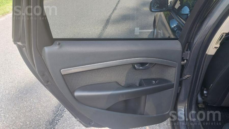Grey Volvo V70 2007 in Aluksne, with an engine capacity of 2.40 L and mileage of 0 thousand km for 2400 €, photo 23 on AUTOMOTO.COM.LV