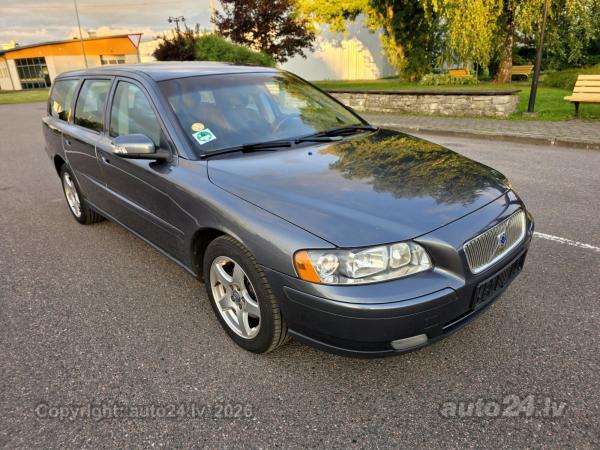 Grey Volvo V70 2007 in Paide, with an engine capacity of 2.40 L and mileage of 427 thousand km for 3499 €, photo 1 on AUTOMOTO.COM.LV