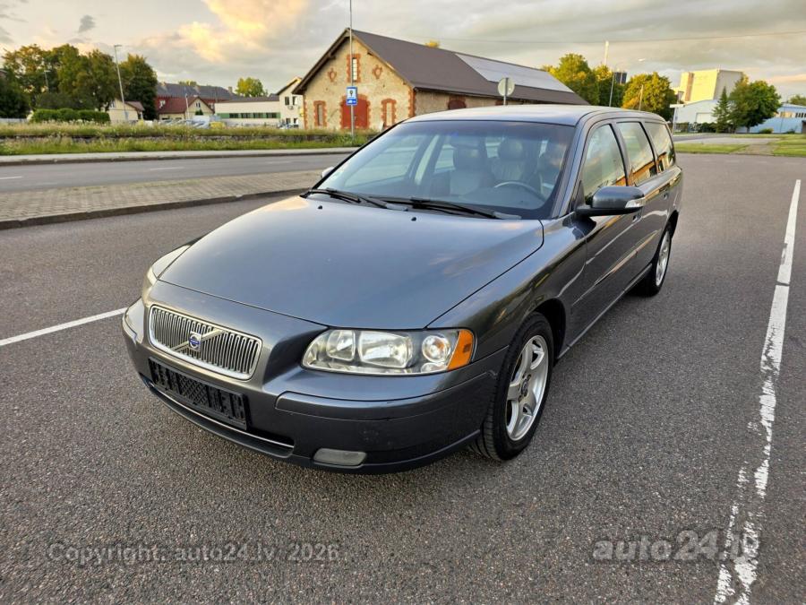 Grey Volvo V70 2007 in Paide, with an engine capacity of 2.40 L and mileage of 427 thousand km for 3499 €, photo 3 on AUTOMOTO.COM.LV