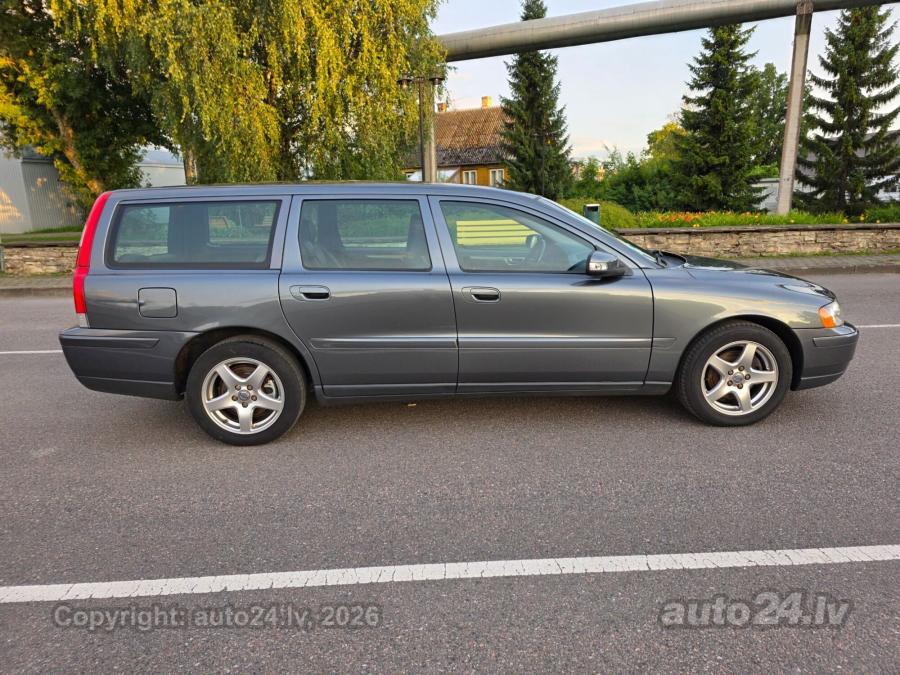 Grey Volvo V70 2007 in Paide, with an engine capacity of 2.40 L and mileage of 427 thousand km for 3499 €, photo 10 on AUTOMOTO.COM.LV