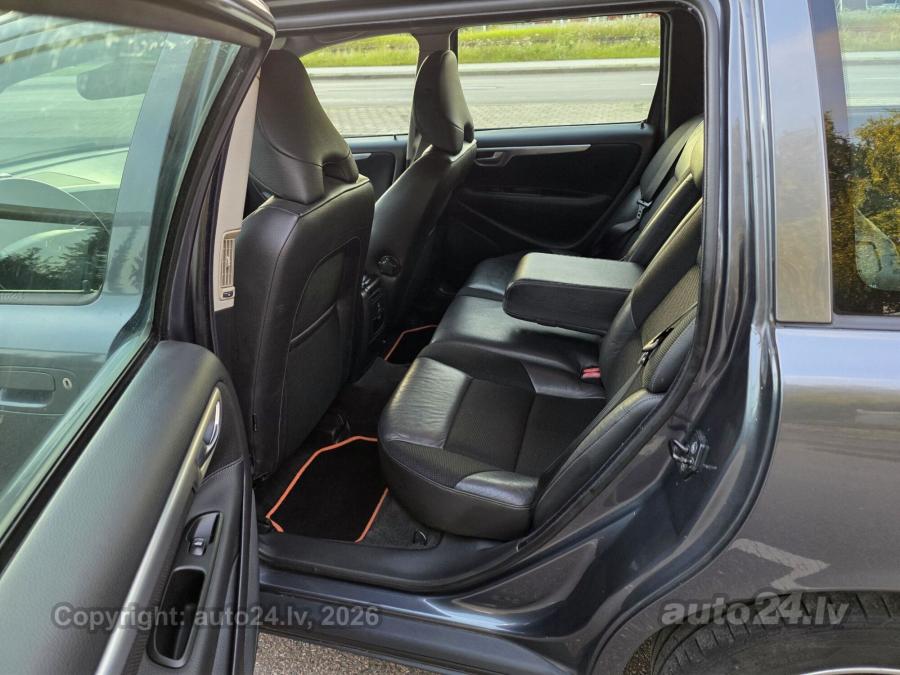 Grey Volvo V70 2007 in Paide, with an engine capacity of 2.40 L and mileage of 427 thousand km for 3499 €, photo 12 on AUTOMOTO.COM.LV