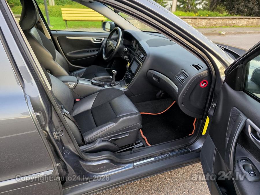 Grey Volvo V70 2007 in Paide, with an engine capacity of 2.40 L and mileage of 427 thousand km for 3499 €, photo 15 on AUTOMOTO.COM.LV