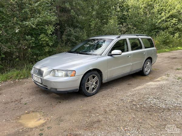 Grey Volvo V70 2007 in Klaipeda, with an engine capacity of 2.40 L and mileage of 361 thousand km for 1250 €, photo 1 on AUTOMOTO.COM.LV