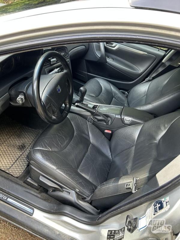 Grey Volvo V70 2007 in Klaipeda, with an engine capacity of 2.40 L and mileage of 361 thousand km for 1250 €, photo 6 on AUTOMOTO.COM.LV